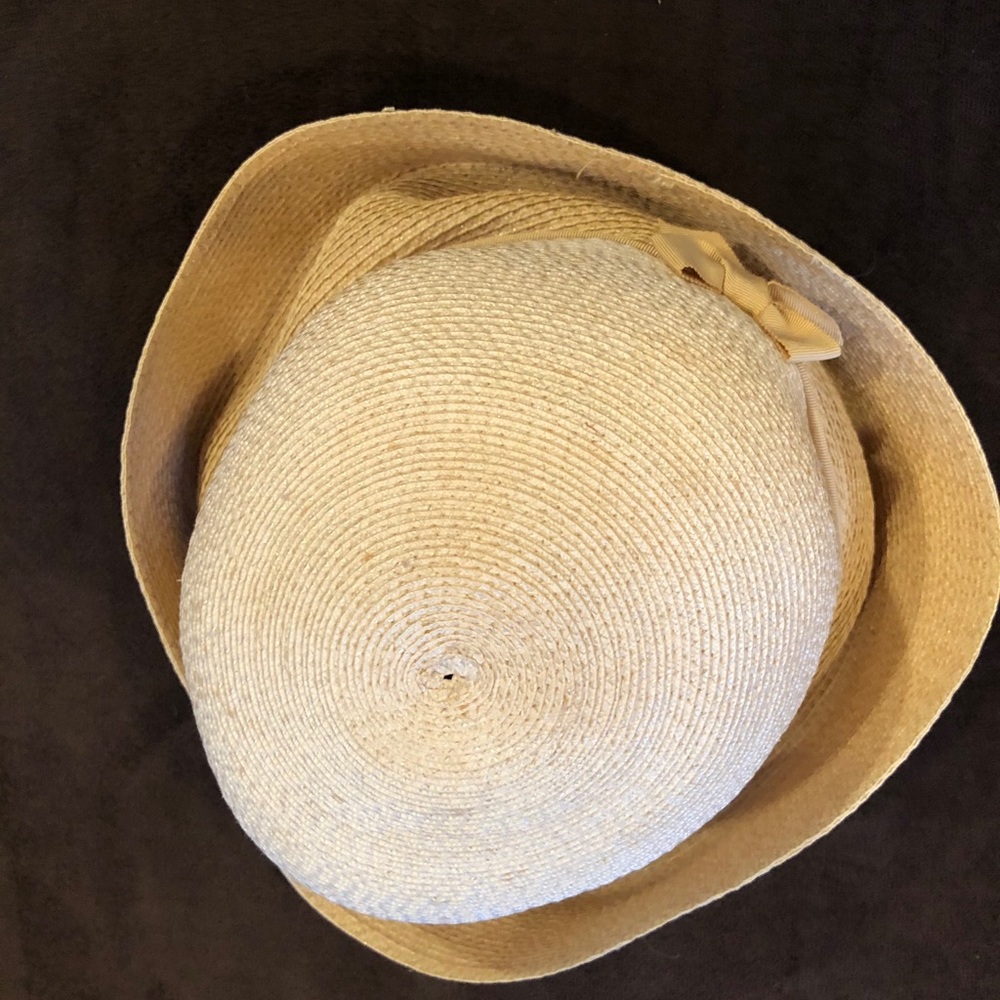 Beautiful Hat By Tracey Tooker. Great Shape. - Gem
